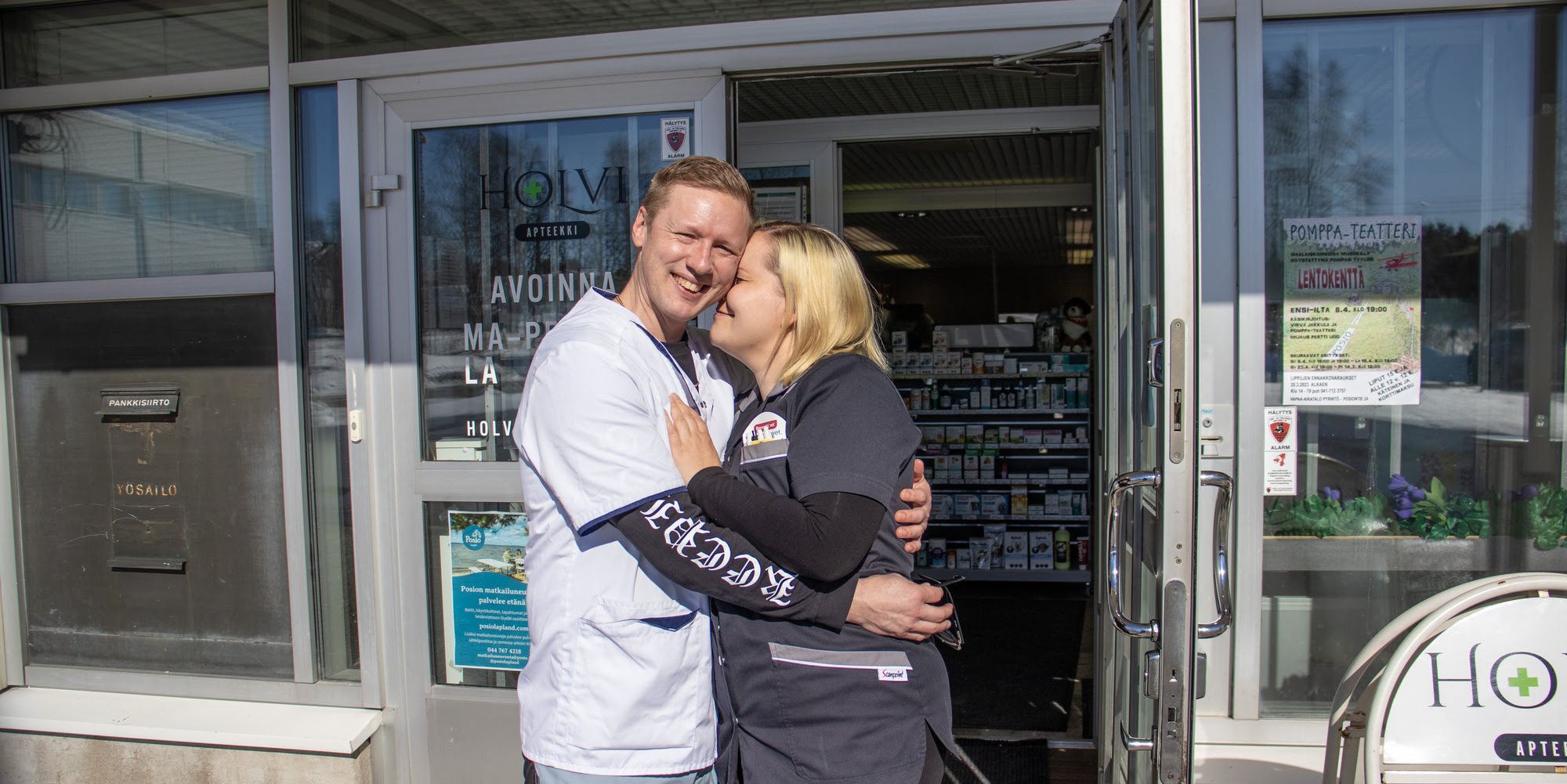 Rakkaudesta apteekkiin – ja ruokakauppiaasta apteekkariksi